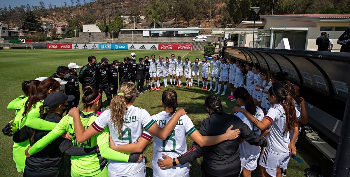 Stephany Mayor y Kenti Robles coincidieron en aportar su granito de ...