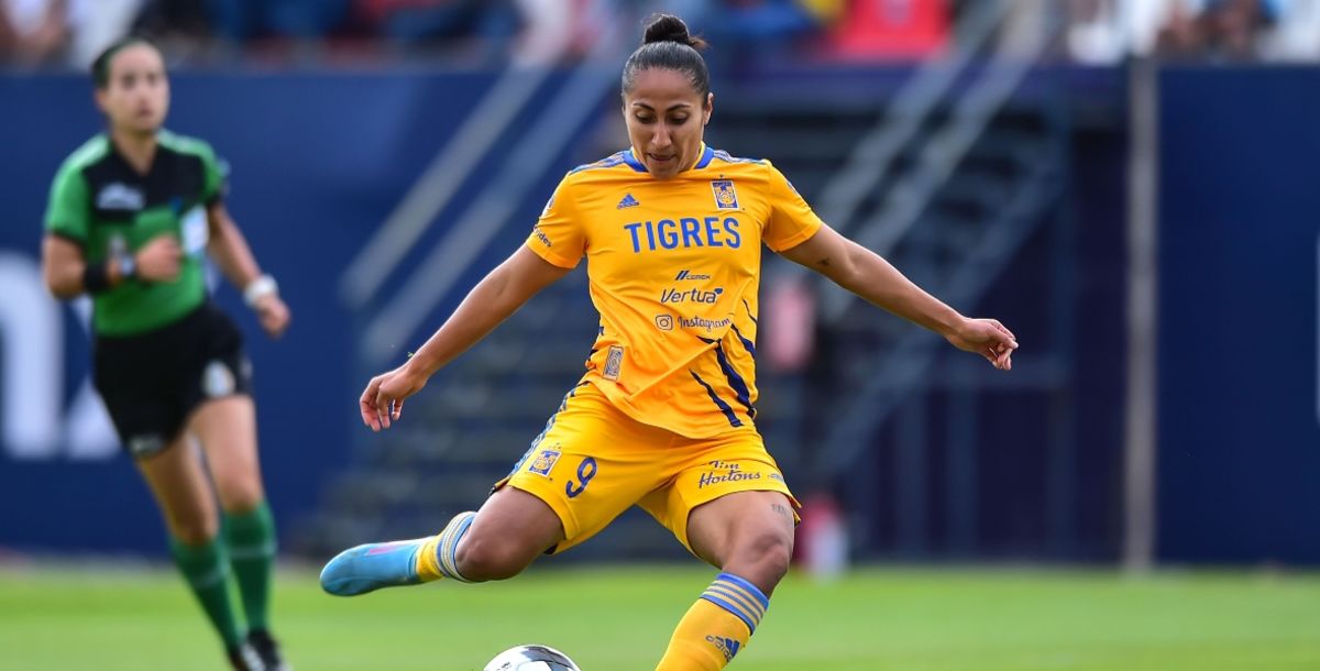 Stephany Mayor ya pelea por el título de goleo de Femenil.