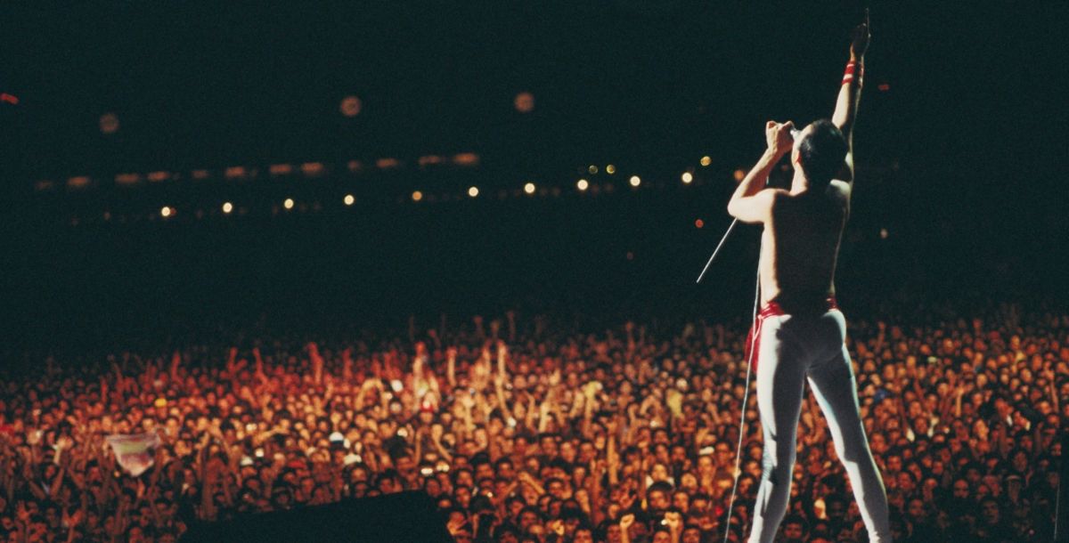 Atuendo Vintage Rockero Freddie Mercury: 78 Años De La Leyenda Que ...